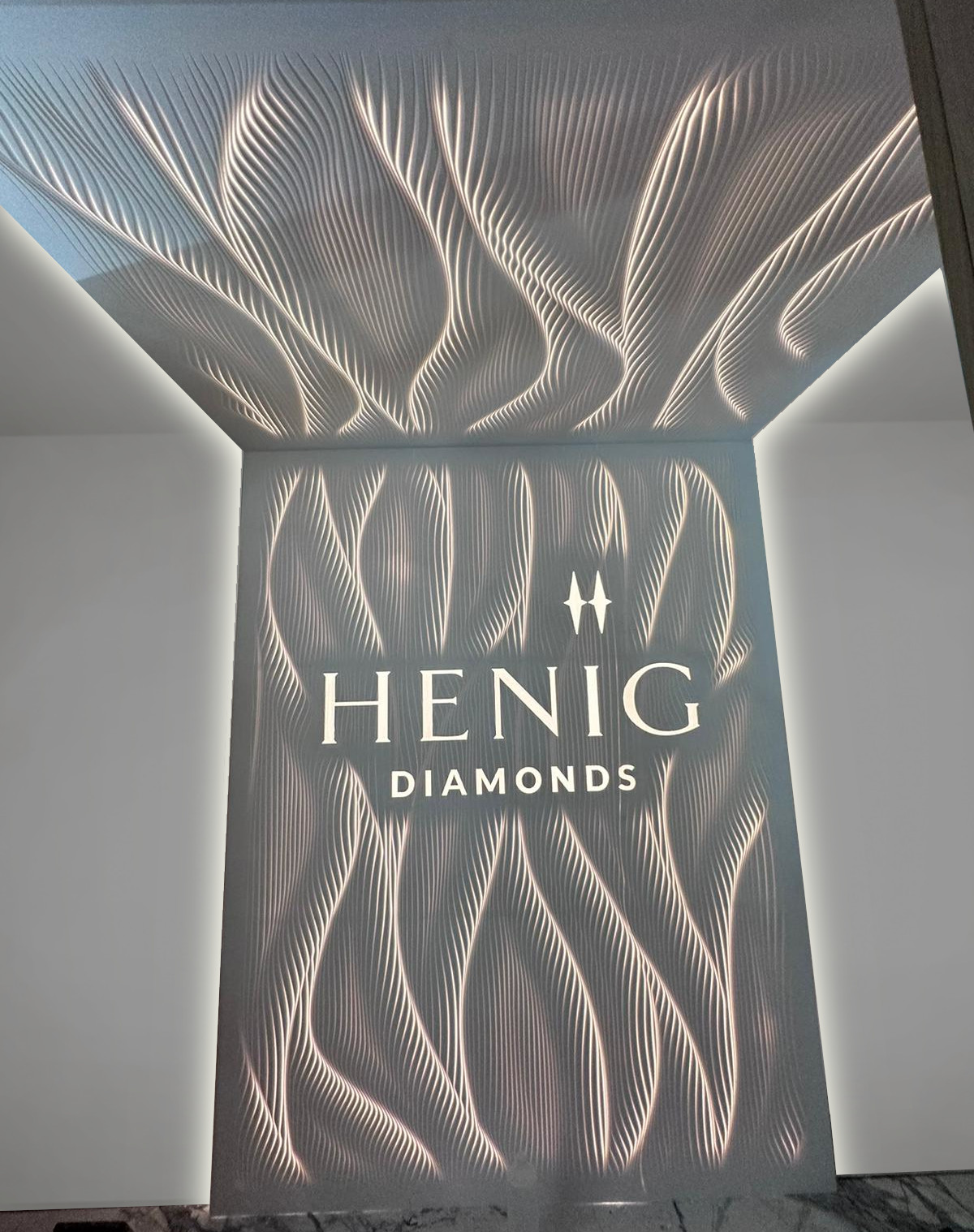 A Stunning Feature Wall and Ceiling at Henig Diamonds - Parametric Walls