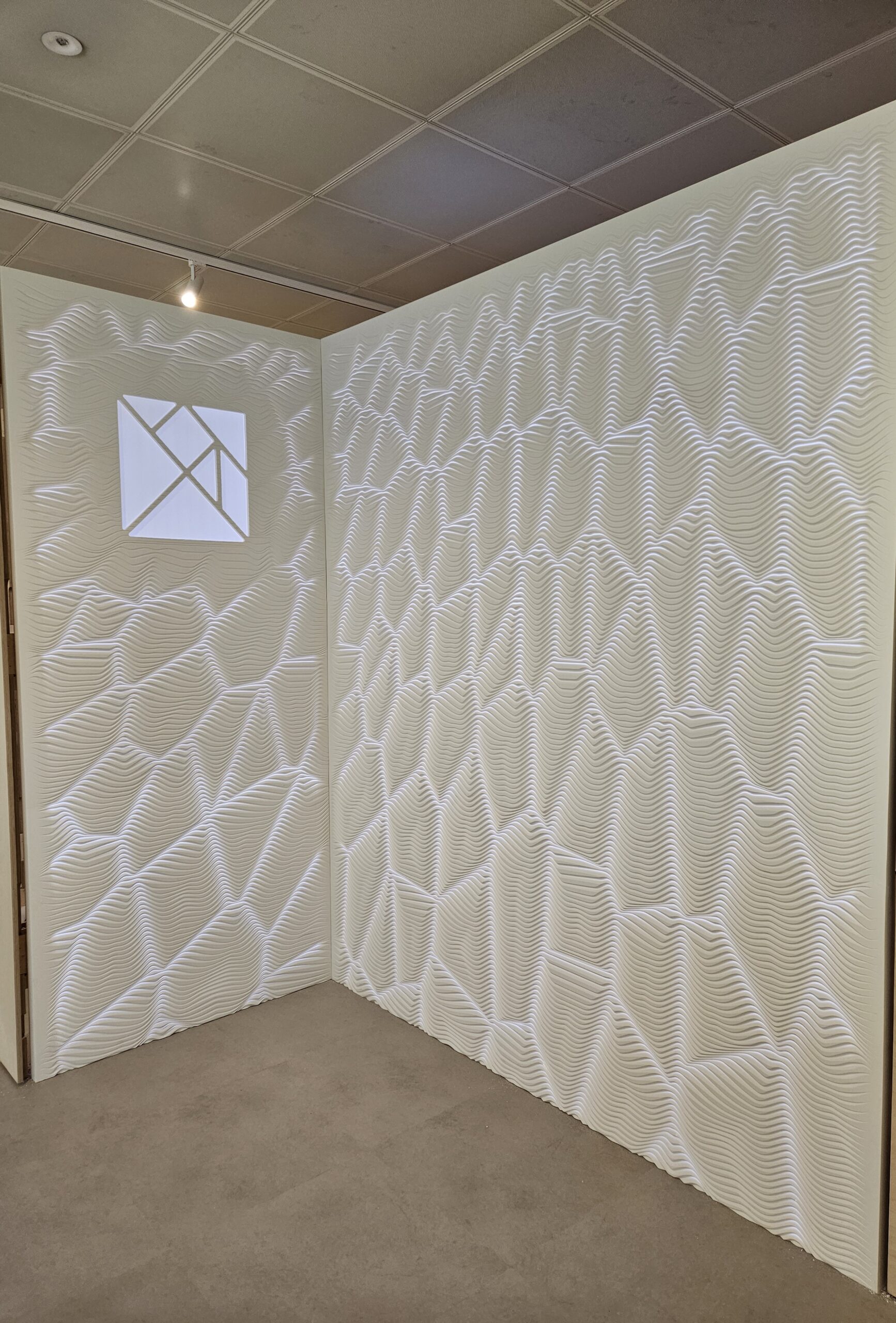 Transforming Showroom Elegance: A Luxury Showcase by Parametric Walls